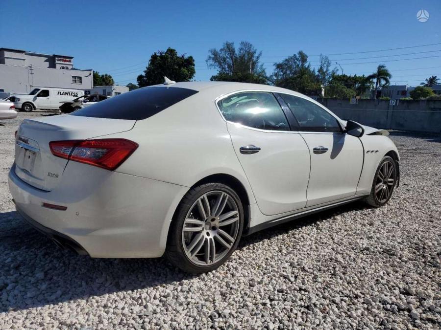 White Maserati Ghibli 2020 in Vilnius, with an engine capacity of 2.98 L and mileage of 96 thousand km for 7450 €, photo 10 on AUTOMOTO.COM.LV