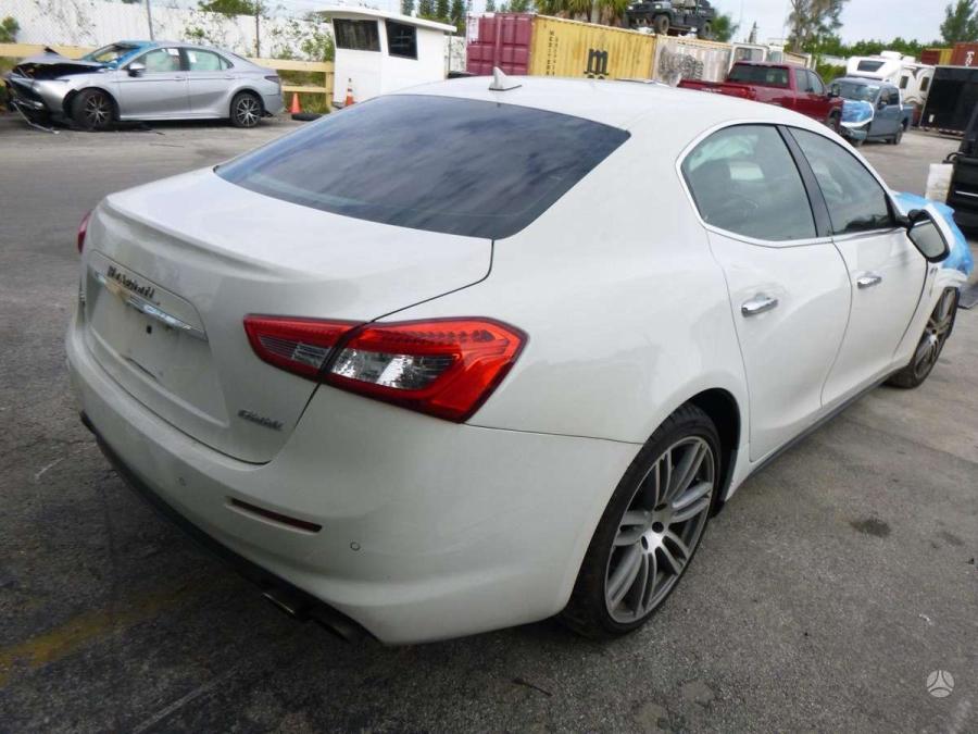 White Maserati Ghibli 2020 in Vilnius, with an engine capacity of 2.98 L and mileage of 96 thousand km for 7450 €, photo 11 on AUTOMOTO.COM.LV
