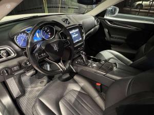 Balts Maserati Ghibli 2020 Viļņa, ar dzinēja tilpumu 2.98 L un nobraukumu 91 tūkst. km par 25000 €, foto 13 vietnē AUTOMOTO.COM.LV