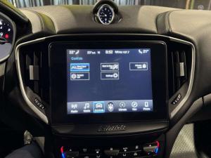 Balts Maserati Ghibli 2020 Viļņa, ar dzinēja tilpumu 2.98 L un nobraukumu 91 tūkst. km par 25000 €, foto 32 vietnē AUTOMOTO.COM.LV