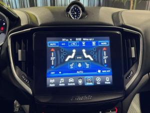 Balts Maserati Ghibli 2020 Viļņa, ar dzinēja tilpumu 2.98 L un nobraukumu 91 tūkst. km par 25000 €, foto 33 vietnē AUTOMOTO.COM.LV