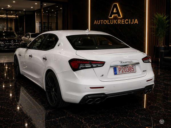 Balts Maserati Ghibli 2021 Viļņa, ar dzinēja tilpumu 2.98 L un nobraukumu 45 tūkst. km par 24900 €, foto 2 vietnē AUTOMOTO.COM.LV