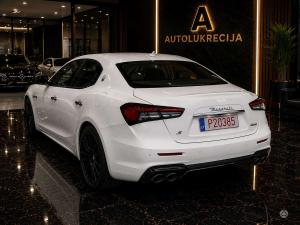 Balts Maserati Ghibli 2021 Viļņa, ar dzinēja tilpumu 2.98 L un nobraukumu 45 tūkst. km par 24900 €, foto 3 vietnē AUTOMOTO.COM.LV