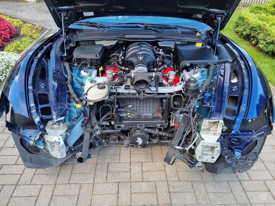 Blue Maserati GranCabrio 2017 in Prienai, with an engine capacity of 4.70 L and mileage of 27 thousand km for 12990 €, photo 4 on AUTOMOTO.COM.LV