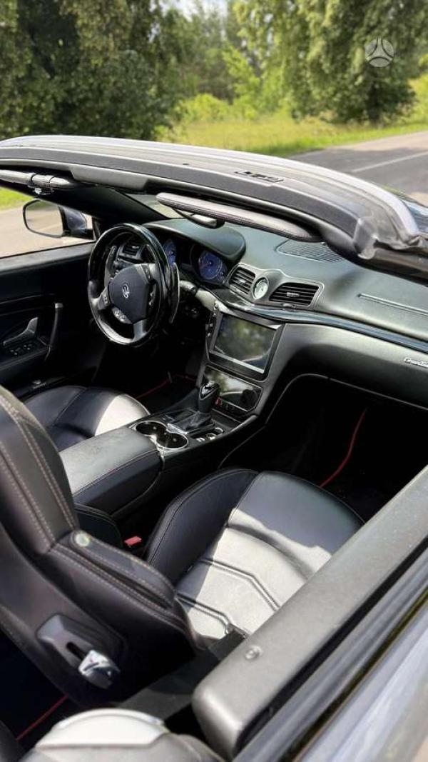 Pelēks Maserati GranCabrio 2014 Viļņa, ar dzinēja tilpumu 4.69 L un nobraukumu 47 tūkst. km par 52000 €, foto 3 vietnē AUTOMOTO.COM.LV