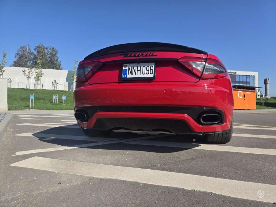 Red Maserati GranCabrio 2014 in Vilnius, with an engine capacity of 4.69 L and mileage of 70 thousand km for 53000 €, photo 5 on AUTOMOTO.COM.LV