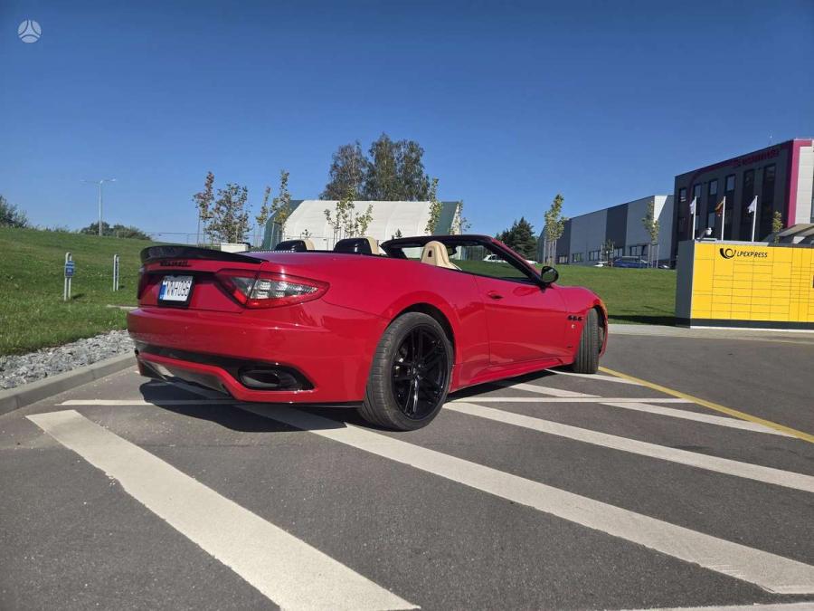 Red Maserati GranCabrio 2014 in Vilnius, with an engine capacity of 4.69 L and mileage of 70 thousand km for 53000 €, photo 6 on AUTOMOTO.COM.LV