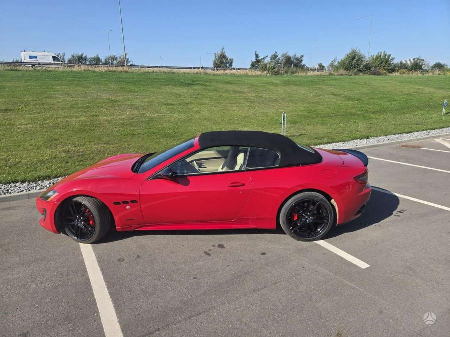 Red Maserati GranCabrio 2014 in Vilnius, with an engine capacity of 4.69 L and mileage of 70 thousand km for 53000 €, photo 9 on AUTOMOTO.COM.LV