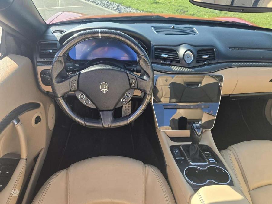 Red Maserati GranCabrio 2014 in Vilnius, with an engine capacity of 4.69 L and mileage of 70 thousand km for 53000 €, photo 10 on AUTOMOTO.COM.LV