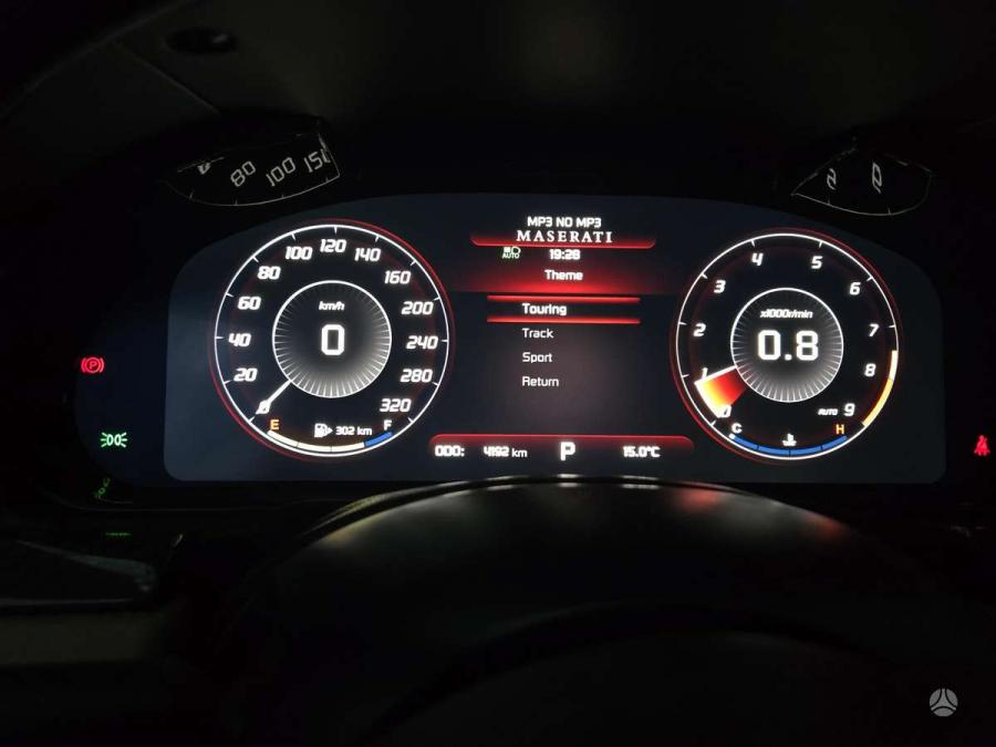 Red Maserati GranCabrio 2014 in Vilnius, with an engine capacity of 4.69 L and mileage of 70 thousand km for 53000 €, photo 12 on AUTOMOTO.COM.LV