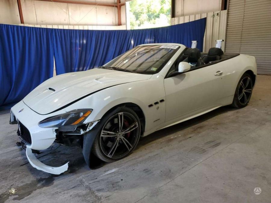 White Maserati GranCabrio 2015 in Vilnius, with an engine capacity of 4.69 L and mileage of 78 thousand km for 26900 €, photo 4 on AUTOMOTO.COM.LV