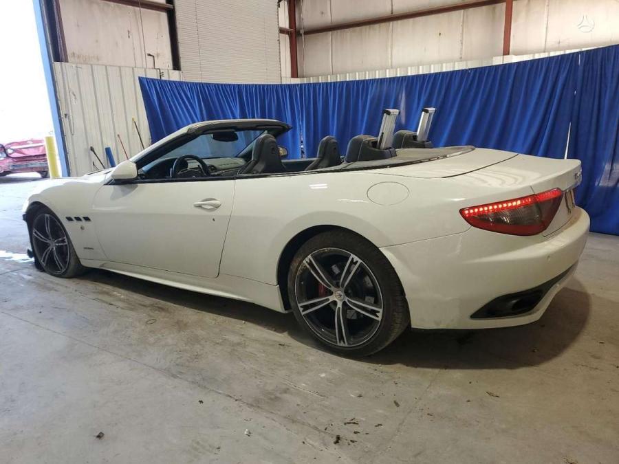White Maserati GranCabrio 2015 in Vilnius, with an engine capacity of 4.69 L and mileage of 78 thousand km for 26900 €, photo 5 on AUTOMOTO.COM.LV