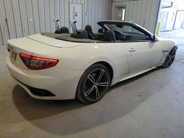 Balts Maserati GranCabrio 2015 Viļņa, ar dzinēja tilpumu 4.69 L un nobraukumu 78 tūkst. km par 26900 €, foto 7 vietnē AUTOMOTO.COM.LV