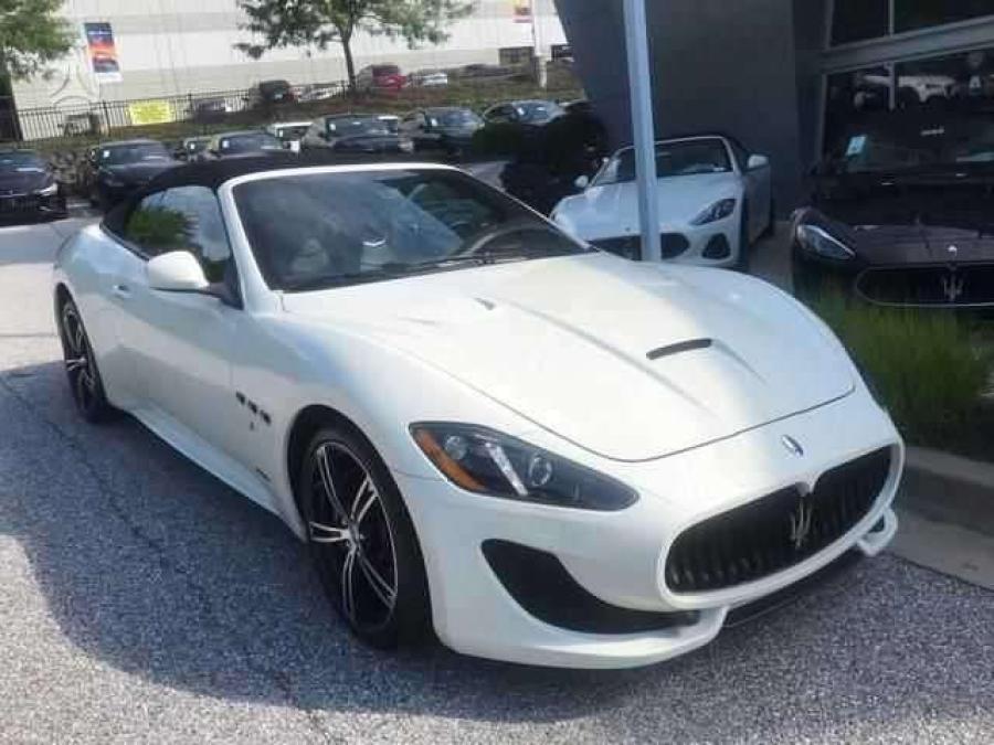 White Maserati GranCabrio 2015 in Vilnius, with an engine capacity of 4.69 L and mileage of 78 thousand km for 26900 €, photo 13 on AUTOMOTO.COM.LV