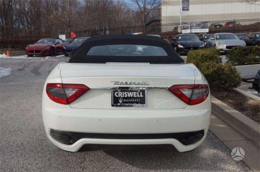 White Maserati GranCabrio 2015 in Vilnius, with an engine capacity of 4.69 L and mileage of 78 thousand km for 26900 €, photo 20 on AUTOMOTO.COM.LV