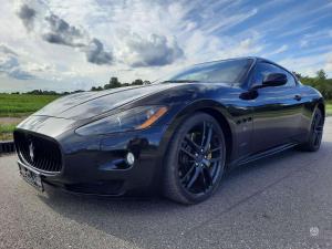 Melns Maserati Granturismo 2009 Kauņa, ar dzinēja tilpumu 4.69 L un nobraukumu 103 tūkst. km par 19000 €, foto  vietnē AUTOMOTO.COM.LV