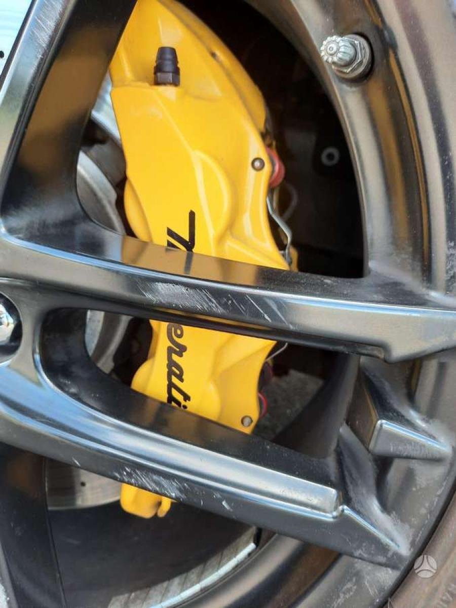 Melns Maserati Granturismo 2009 Kauņa, ar dzinēja tilpumu 4.69 L un nobraukumu 103 tūkst. km par 19000 €, foto 5 vietnē AUTOMOTO.COM.LV