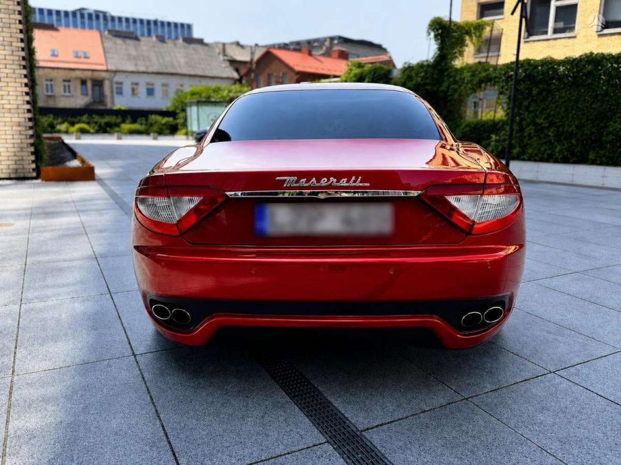 Red Maserati Granturismo 2008 in Vilnius, with an engine capacity of 4.24 L and mileage of 112 thousand km for 35000 €, photo 5 on AUTOMOTO.COM.LV