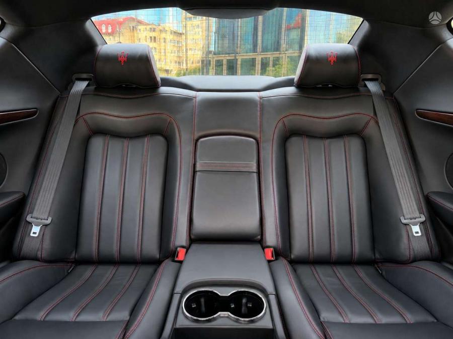 Red Maserati Granturismo 2008 in Vilnius, with an engine capacity of 4.24 L and mileage of 112 thousand km for 35000 €, photo 14 on AUTOMOTO.COM.LV