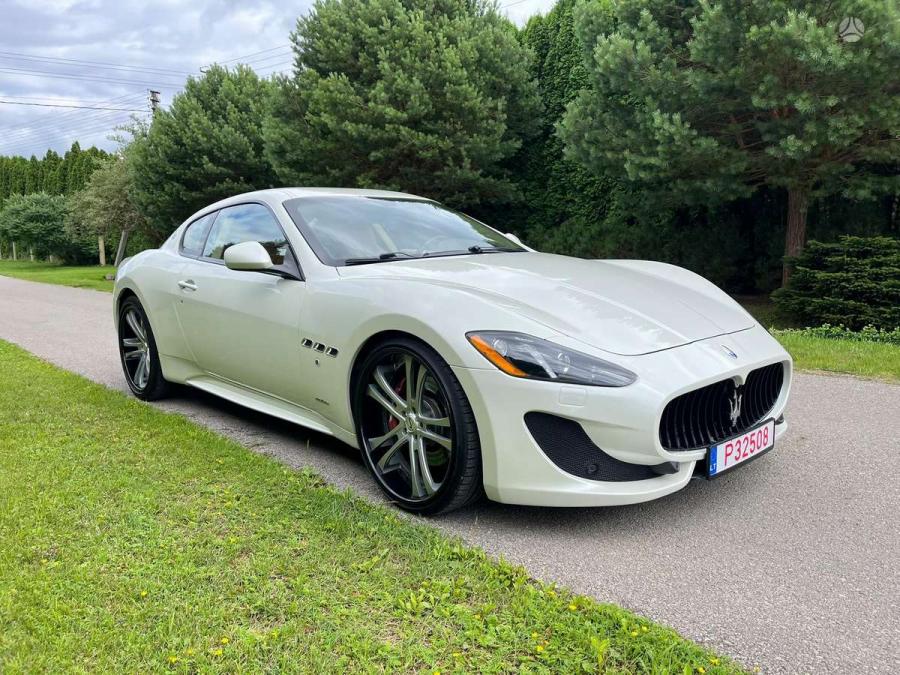 White Maserati Granturismo 2016 in Alytus, with an engine capacity of 4.70 L and mileage of 33 thousand km for 39900 €, photo 1 on AUTOMOTO.COM.LV