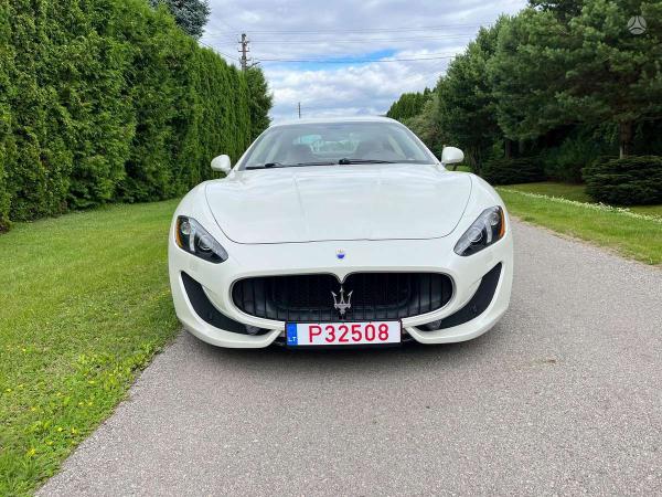 White Maserati Granturismo 2016 in Alytus, with an engine capacity of 4.70 L and mileage of 33 thousand km for 39900 €, photo 3 on AUTOMOTO.COM.LV