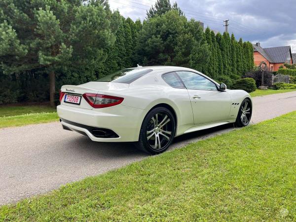 White Maserati Granturismo 2016 in Alytus, with an engine capacity of 4.70 L and mileage of 33 thousand km for 39900 €, photo 4 on AUTOMOTO.COM.LV