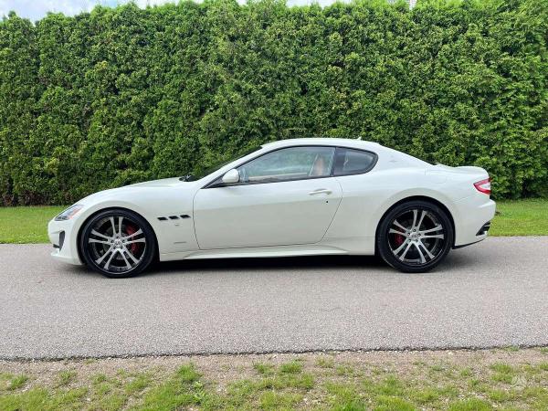 White Maserati Granturismo 2016 in Alytus, with an engine capacity of 4.70 L and mileage of 33 thousand km for 39900 €, photo 6 on AUTOMOTO.COM.LV