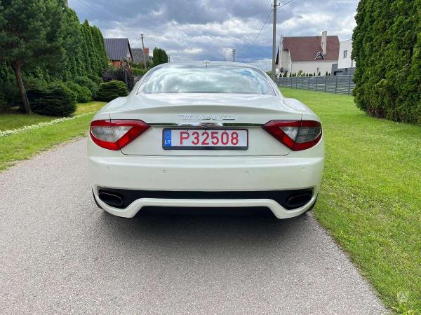 White Maserati Granturismo 2016 in Alytus, with an engine capacity of 4.70 L and mileage of 33 thousand km for 39900 €, photo 7 on AUTOMOTO.COM.LV