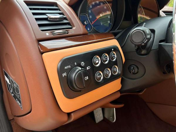 White Maserati Granturismo 2016 in Alytus, with an engine capacity of 4.70 L and mileage of 33 thousand km for 39900 €, photo 10 on AUTOMOTO.COM.LV