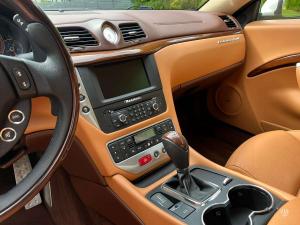 White Maserati Granturismo 2016 in Alytus, with an engine capacity of 4.70 L and mileage of 33 thousand km for 39900 €, photo 12 on AUTOMOTO.COM.LV