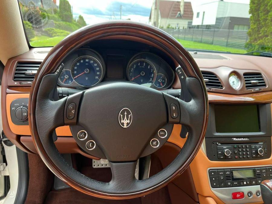 White Maserati Granturismo 2016 in Alytus, with an engine capacity of 4.70 L and mileage of 33 thousand km for 39900 €, photo 13 on AUTOMOTO.COM.LV