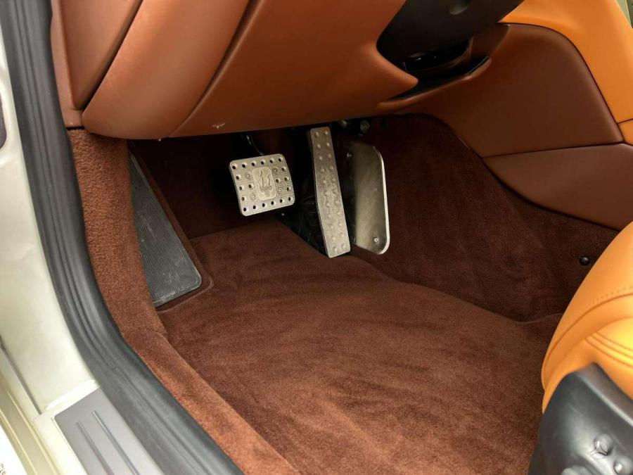 White Maserati Granturismo 2016 in Alytus, with an engine capacity of 4.70 L and mileage of 33 thousand km for 39900 €, photo 15 on AUTOMOTO.COM.LV