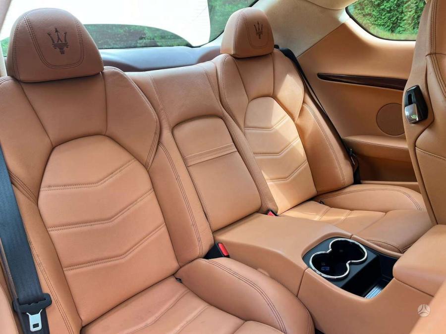 White Maserati Granturismo 2016 in Alytus, with an engine capacity of 4.70 L and mileage of 33 thousand km for 39900 €, photo 17 on AUTOMOTO.COM.LV