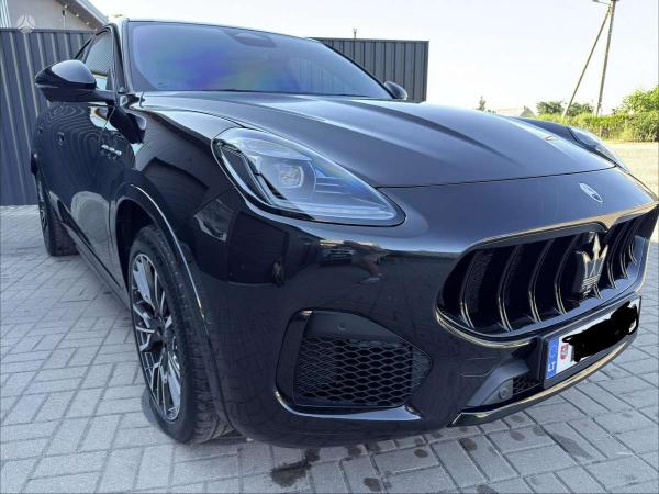 Melns Maserati Grecale 2023 Kauņa, ar dzinēja tilpumu 2.00 L un nobraukumu 83 tūkst. km par 65000 €, foto 1 vietnē AUTOMOTO.COM.LV