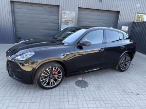Melns Maserati Grecale 2023 Kauņa, ar dzinēja tilpumu 2.00 L un nobraukumu 83 tūkst. km par 65000 €, foto 3 vietnē AUTOMOTO.COM.LV