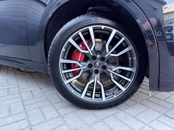 Melns Maserati Grecale 2023 Kauņa, ar dzinēja tilpumu 2.00 L un nobraukumu 83 tūkst. km par 65000 €, foto 3 vietnē AUTOMOTO.COM.LV