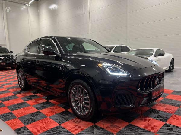 Black Maserati Grecale 2024 in Vilnius, with an engine capacity of 2.00 L and mileage of 11 thousand km for 39990 €, photo 3 on AUTOMOTO.COM.LV