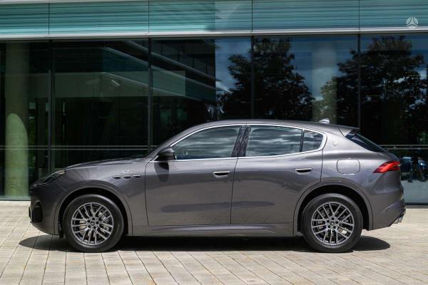 Pelēks Maserati Grecale 2023 Viļņa, ar dzinēja tilpumu 2.00 L un nobraukumu 50 tūkst. km par 43550 €, foto 5 vietnē AUTOMOTO.COM.LV