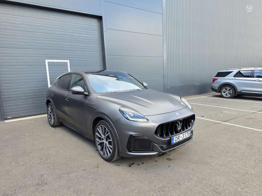 Grey Maserati Grecale 2023 in Kaunas, with an engine capacity of 3.00 L and mileage of 74 thousand km for 39900 €, photo 4 on AUTOMOTO.COM.LV