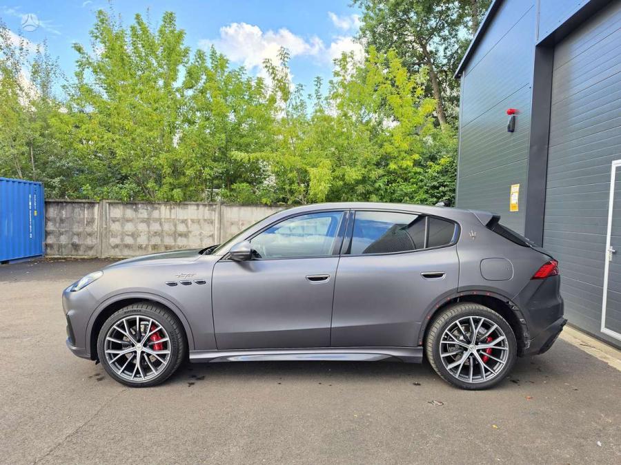 Grey Maserati Grecale 2023 in Kaunas, with an engine capacity of 3.00 L and mileage of 74 thousand km for 39900 €, photo 7 on AUTOMOTO.COM.LV