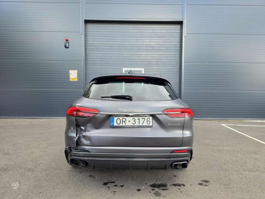 Grey Maserati Grecale 2023 in Kaunas, with an engine capacity of 3.00 L and mileage of 74 thousand km for 39900 €, photo 9 on AUTOMOTO.COM.LV