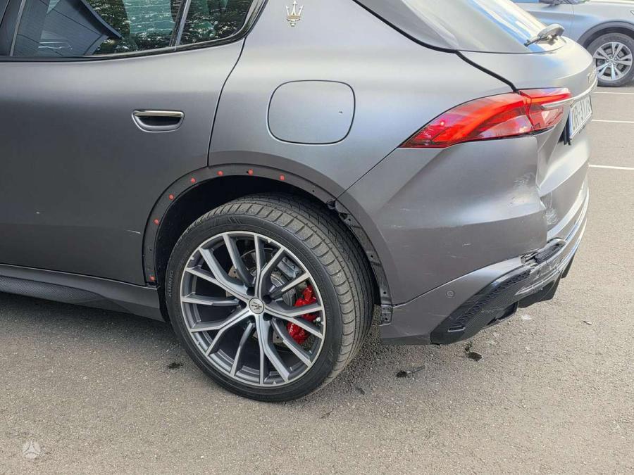 Grey Maserati Grecale 2023 in Kaunas, with an engine capacity of 3.00 L and mileage of 74 thousand km for 39900 €, photo 11 on AUTOMOTO.COM.LV