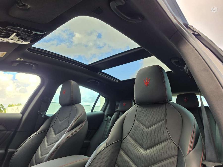 Grey Maserati Grecale 2023 in Kaunas, with an engine capacity of 3.00 L and mileage of 74 thousand km for 39900 €, photo 33 on AUTOMOTO.COM.LV