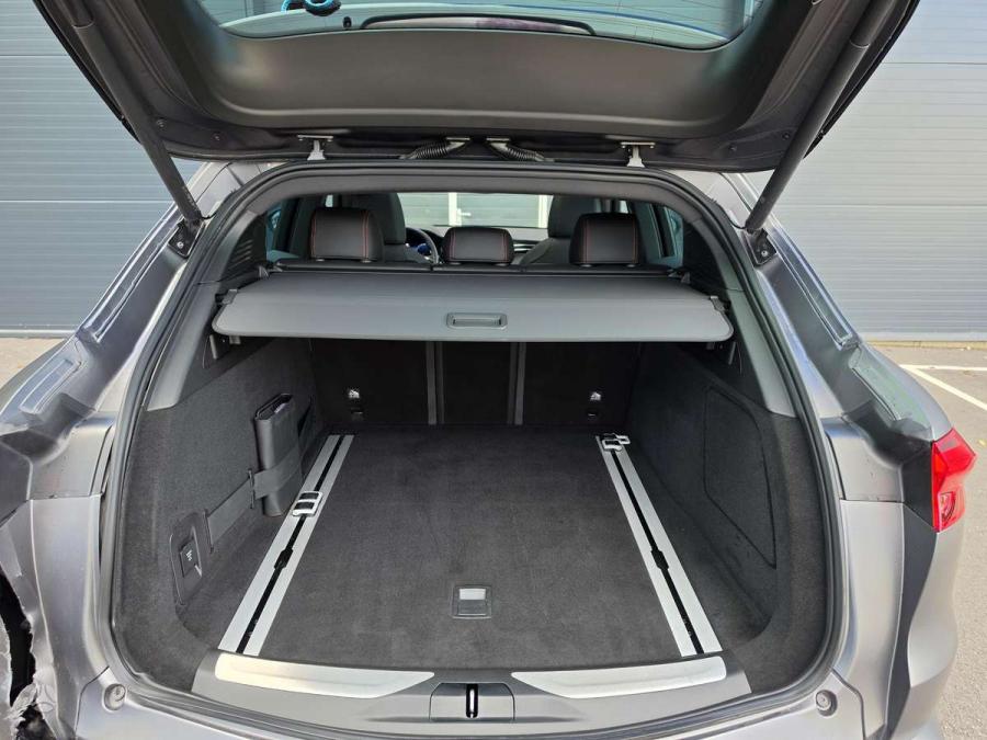 Grey Maserati Grecale 2023 in Kaunas, with an engine capacity of 3.00 L and mileage of 74 thousand km for 39900 €, photo 36 on AUTOMOTO.COM.LV