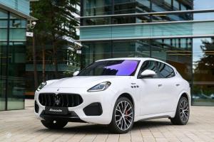 Balts Maserati Grecale 2023 Viļņa, ar dzinēja tilpumu 2.00 L un nobraukumu 43 tūkst. km par 62900 €, foto  vietnē AUTOMOTO.COM.LV