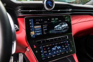 Balts Maserati Grecale 2023 Viļņa, ar dzinēja tilpumu 2.00 L un nobraukumu 43 tūkst. km par 62900 €, foto 17 vietnē AUTOMOTO.COM.LV