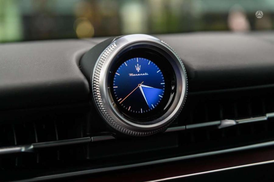 Balts Maserati Grecale 2023 Viļņa, ar dzinēja tilpumu 2.00 L un nobraukumu 43 tūkst. km par 62900 €, foto 24 vietnē AUTOMOTO.COM.LV
