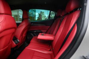 Balts Maserati Grecale 2023 Viļņa, ar dzinēja tilpumu 2.00 L un nobraukumu 43 tūkst. km par 62900 €, foto 30 vietnē AUTOMOTO.COM.LV