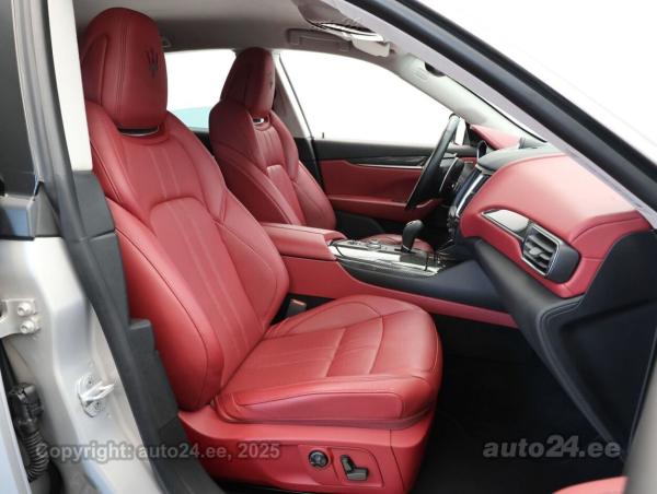 Smilšu krāsa Maserati Levante 2017 Tallina, ar dzinēja tilpumu 2.98 L un nobraukumu 44 tūkst. km par 39900 €, foto 11 vietnē AUTOMOTO.COM.LV