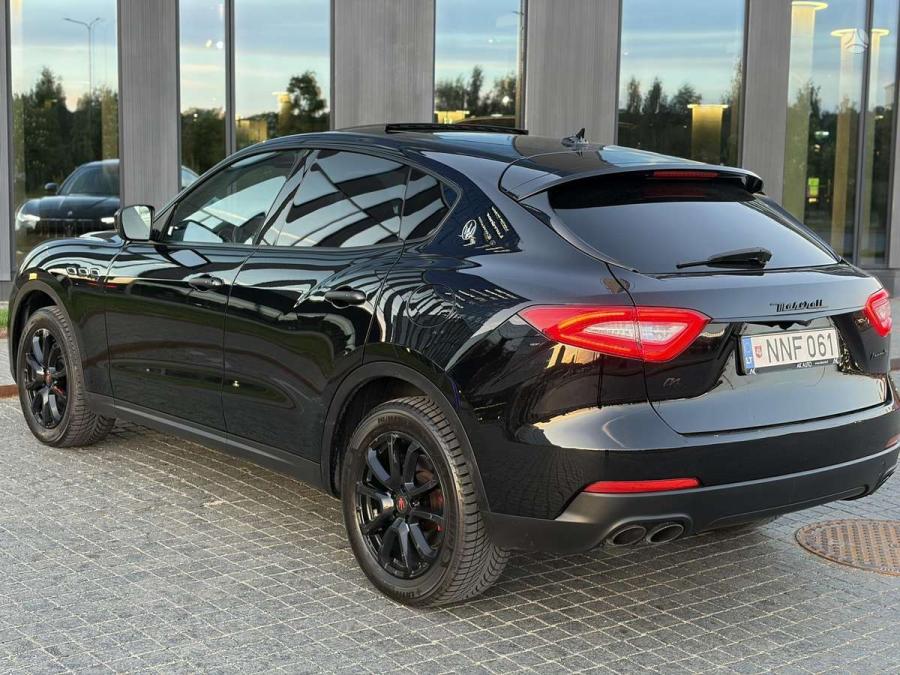 Melns Maserati Levante 2017 Kauņa, ar dzinēja tilpumu 2.98 L un nobraukumu 121 tūkst. km par 23000 €, foto 4 vietnē AUTOMOTO.COM.LV
